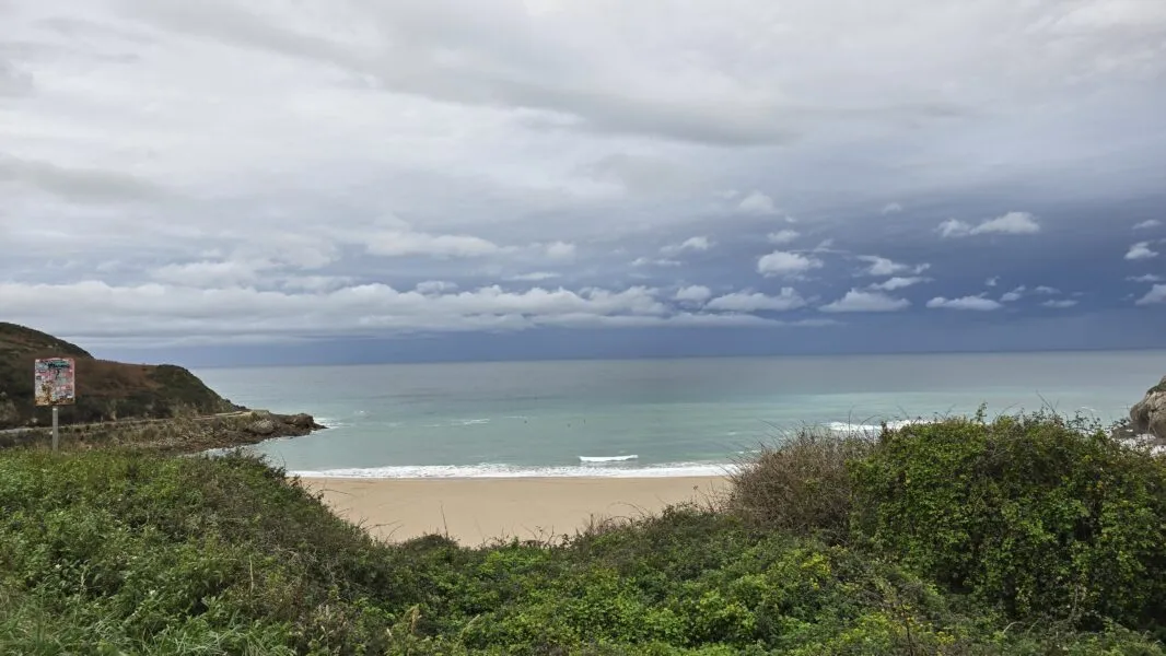 La playa de Usgo: un rincón natural de ensueño en Cantabria